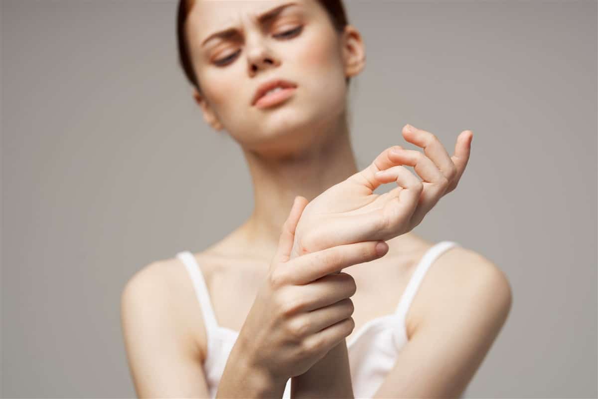 Comment savoir si on a un doigt cassé en le touchant - Clinique Sauvegarde